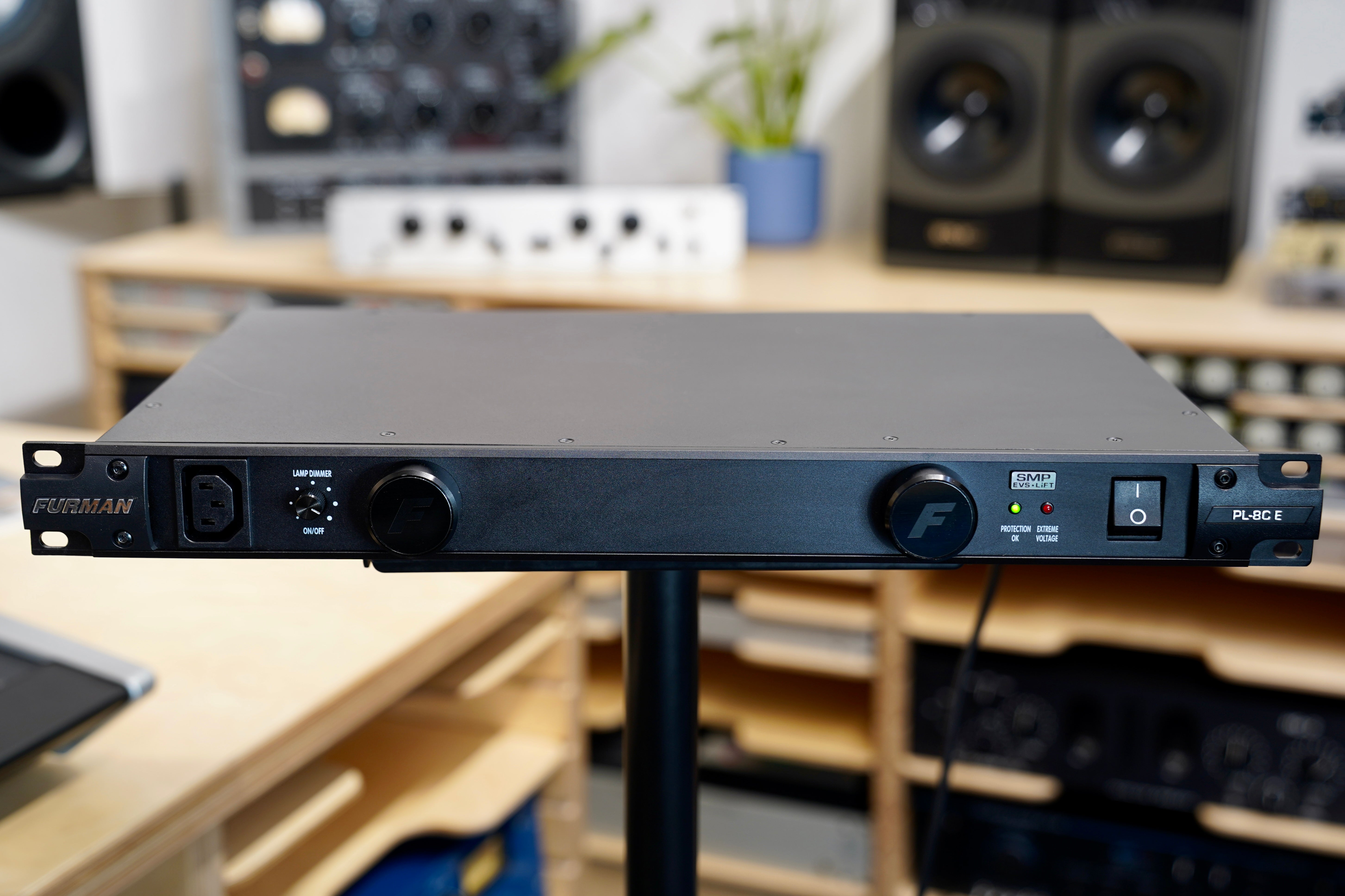 Furman PL-8C E Power Conditioner – Make Noise Pro Audio