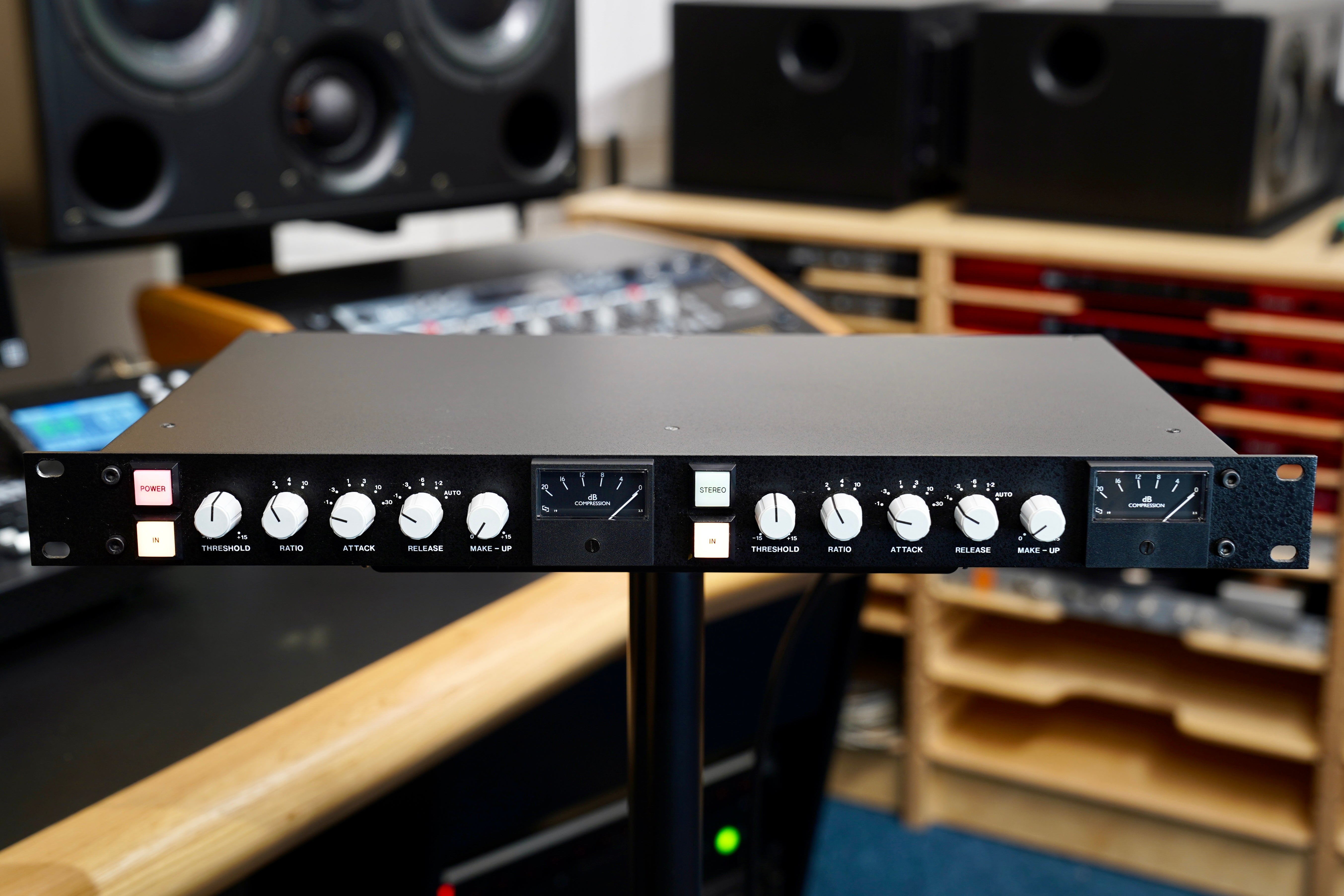 Smart Research C1 Dual Stereo Compressor – Make Noise Pro Audio