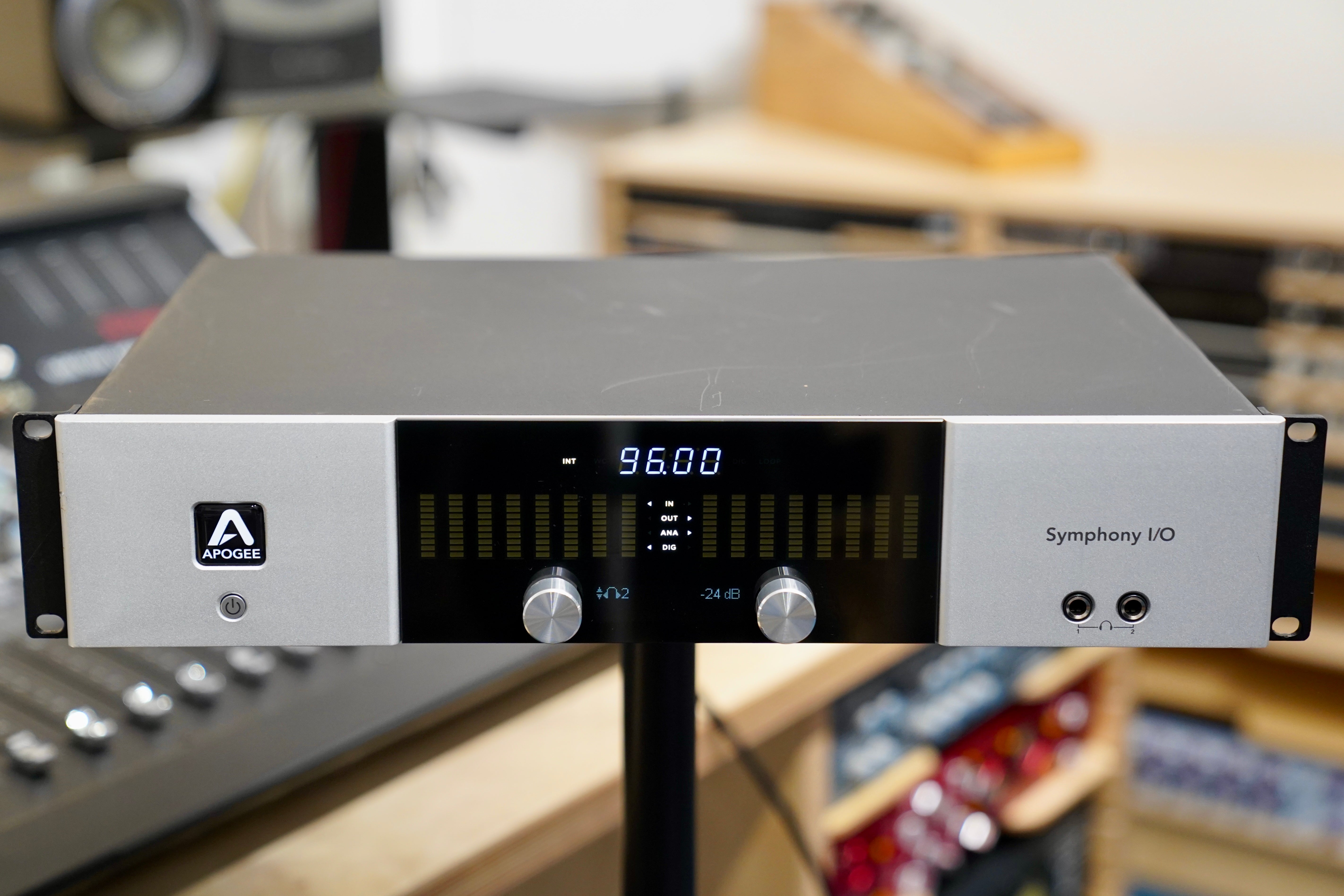 Apogee Symphony I/O w/ 16 DA – Make Noise Pro Audio