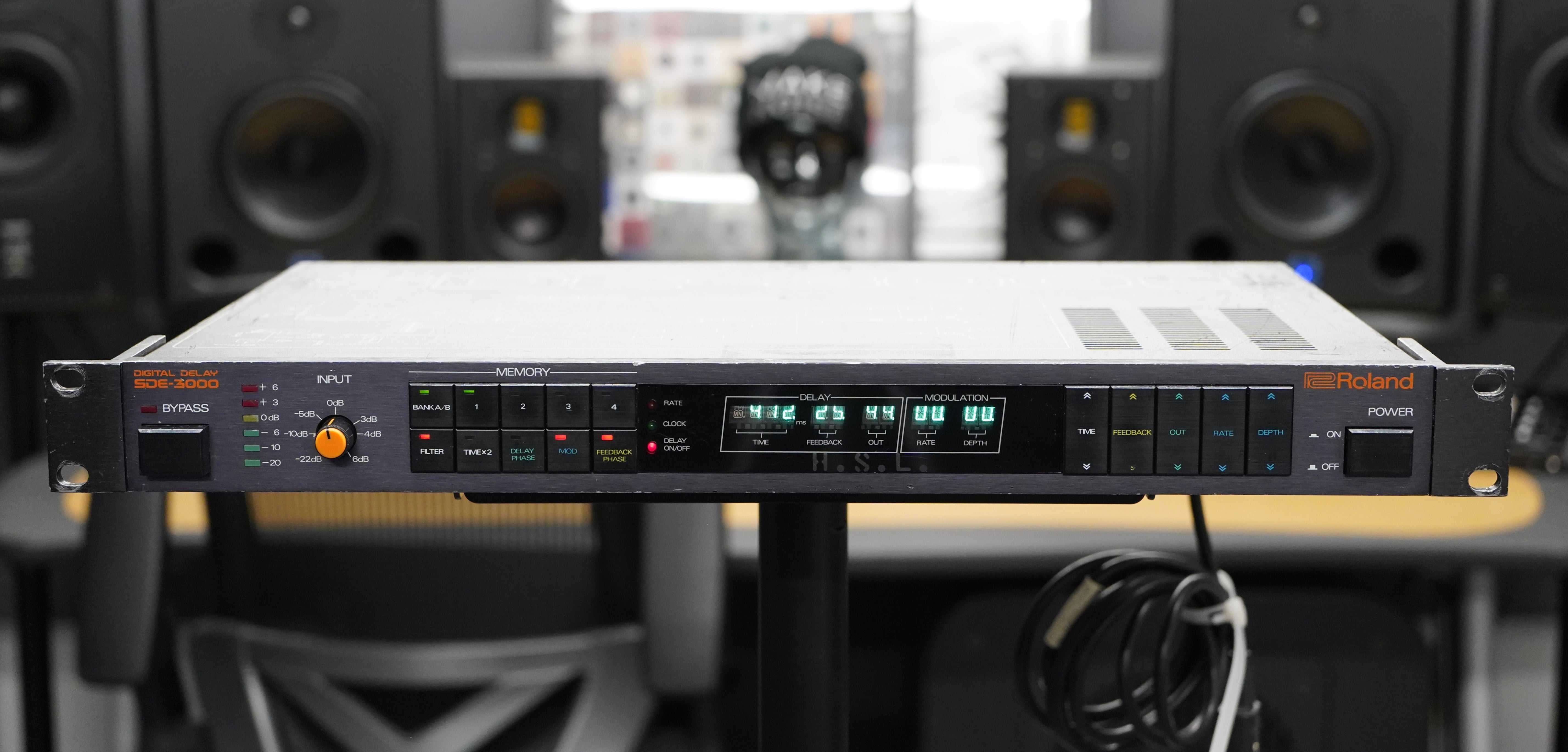 Roland SDE-3000 Digital Delay – Make Noise Pro Audio